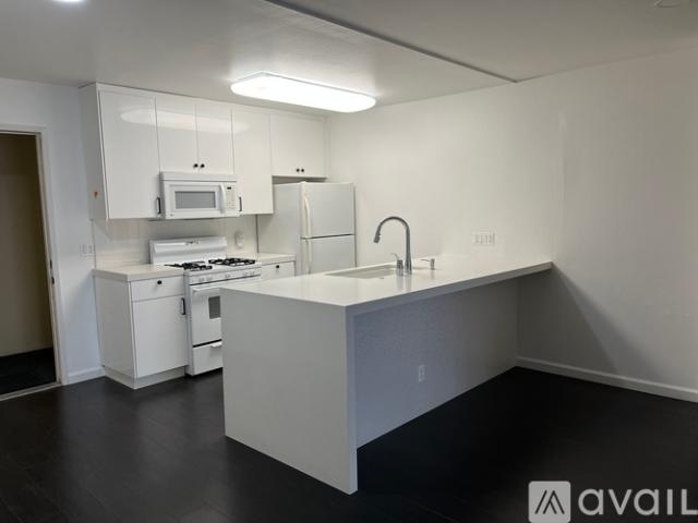 1 BR, 1 BA Apartment 5210 Inglewood Boulevard, Unit 102, Culver City, CA 90230
