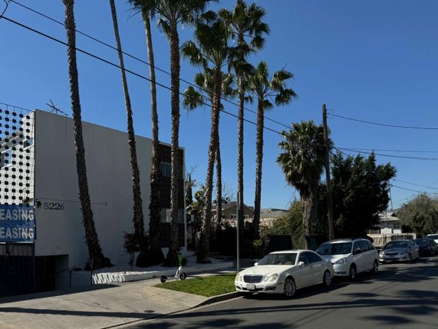 1 BR, 1 BA Apartment 5226 Lexington Ave Los Angeles, CA 90029