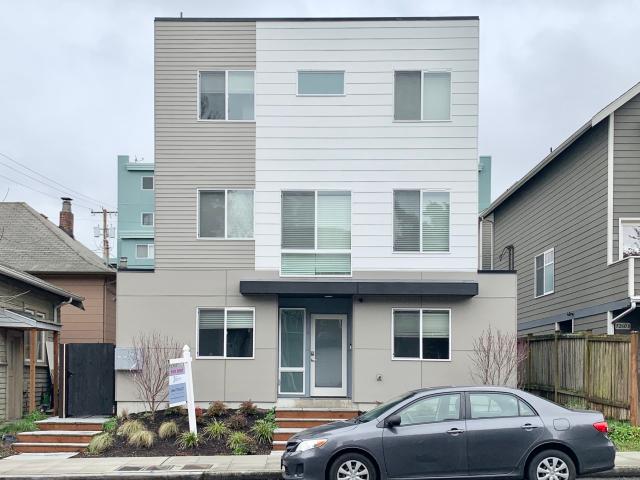 1 BR, 1 BA Apartment 5264 Brooklyn Ave NE Unit 5266 Brooklyn Ave NE 301 Shared Bathroom, Seattle, WA 98105