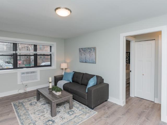 1 BR, 1 BA Apartment 530 West Surf, Chicago, IL 60657