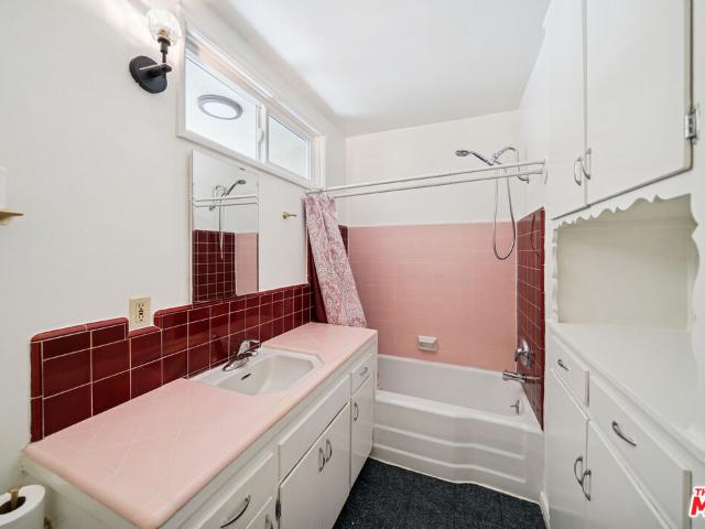 1 BR, 1 BA Apartment 5319 Vantage Avenue, Valley Village, CA 91607
