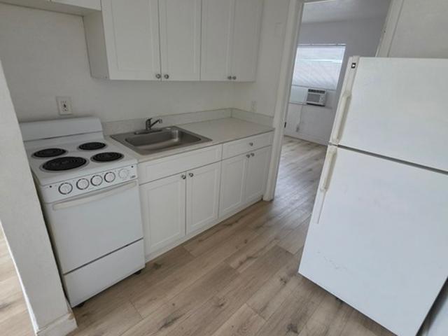 1 BR, 1 BA Apartment 539 NW 1st Ave, Unit 7, Hallandale Beach, FL 33009