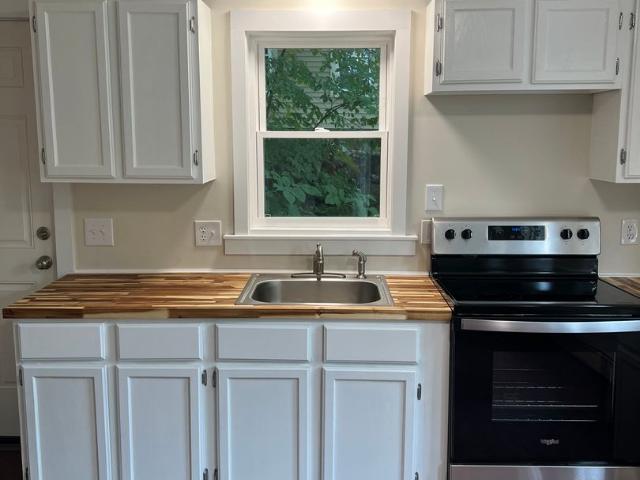 1 BR, 1 BA Apartment 5 Elm St, Wolfeboro, NH 03894