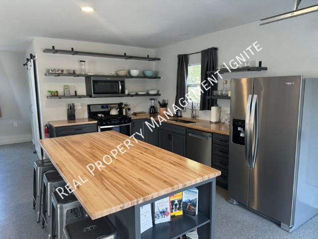 1 BR, 1 BA Apartment 65601 Highway 20, Bend, OR 97703