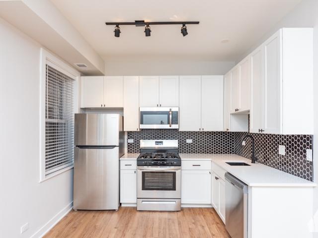 1 BR, 1 BA Apartment 656 West Wrightwood, Chicago, IL 60614