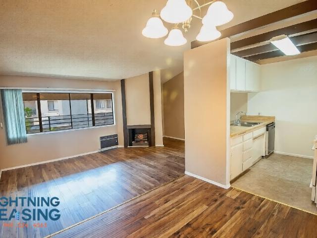 1 BR, 1 BA Apartment 6738 Independence Ave, Canoga Park, CA 91303