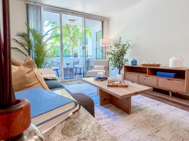 1 BR, 1 BA Apartment 6750 Whitsett Ave Unit 327, North Hollywood, CA 91606