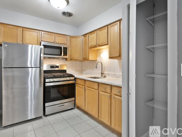 1 BR, 1 BA Apartment 6758 N Sheridan Rd, Unit 444, Chicago, IL 60626