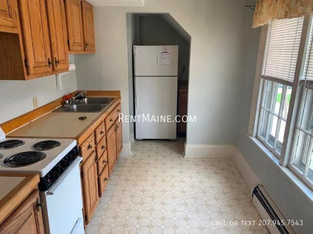 1 BR, 1 BA Apartment 67 Pine Street, Bangor, ME 04401