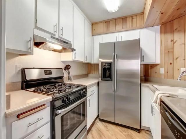 1 BR, 1 BA Apartment 6929 Kester Avenue Unit 213, Van Nuys, CA 91405
