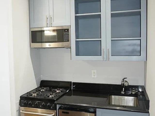 1 BR, 1 BA Apartment 697 10th Avenue, Unit 2FS, New York City, NY 10036