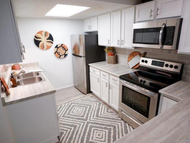 1 BR, 1 BA Apartment 601 North Van Buren Trail Unit 731, Hopkins, MN 55343