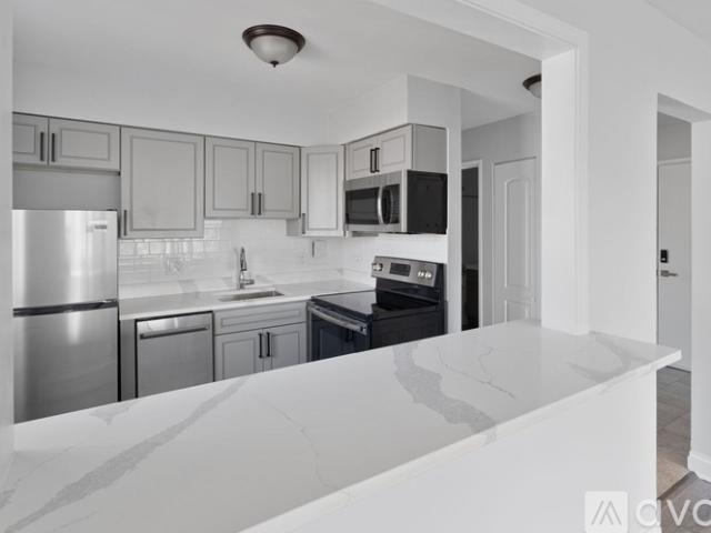 1 BR, 1 BA Apartment 6029 N Winthrop Ave, Unit 503, Chicago, IL 60660
