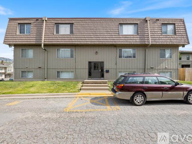 1 BR, 1 BA Apartment 612 S Van Buren St, Unit 11, Iowa City, IA 52240