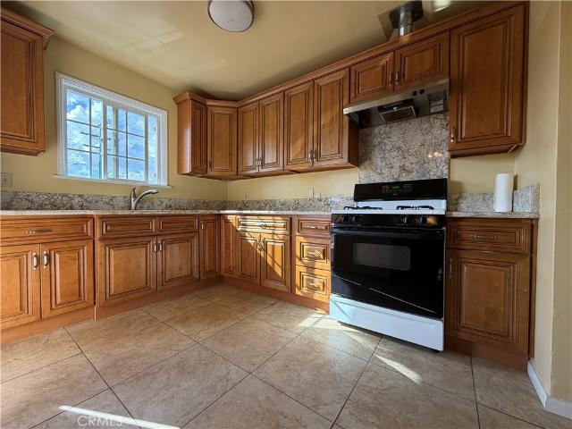 1 BR, 1 BA Apartment 6150 Hazeltine Avenue, Van Nuys, CA 91401