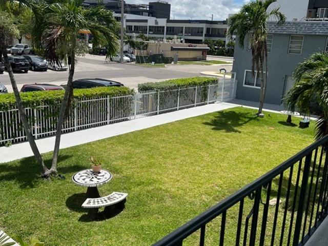 1 BR, 1 BA Apartment 615 NE 8th St, Unit unit 17, Hallandale Beach, FL 33009