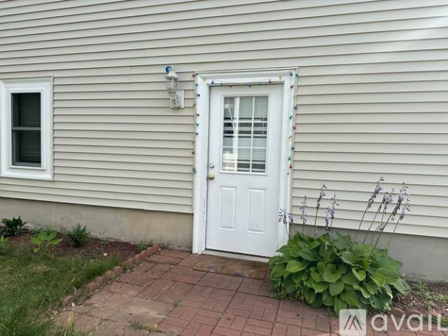 1 BR, 1 BA Apartment 61 Evelyn Road, Needham, MA 02494