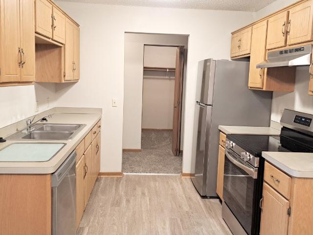 1 BR, 1 BA Apartment 637 E River Rd Unit 210, Anoka, MN 55303