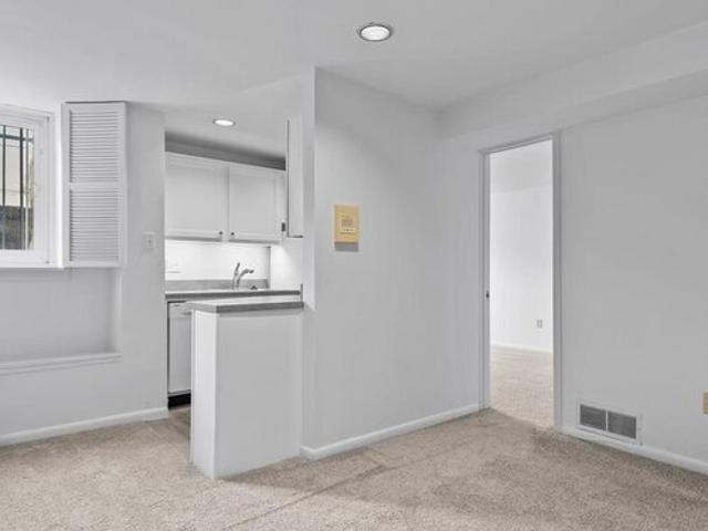 1 BR, 1 BA Apartment 6352 Aurelia St, Unit 521, Pittsburgh, PA 15206