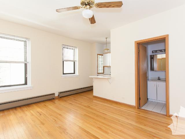 1 BR, 1 BA Apartment 635 West Barry Avenue, Chicago, IL 60657