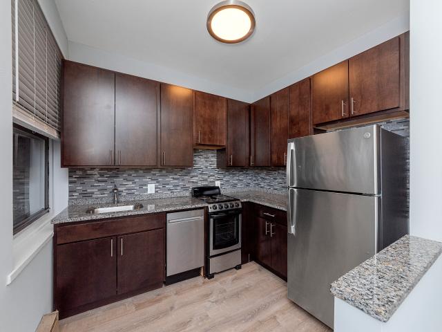 1 BR, 1 BA Apartment 635 West Barry Avenue, Chicago, IL 60657