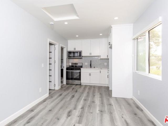 1 BR, 1 BA Apartment 7420 Vanalden Avenue, Reseda, CA 91335