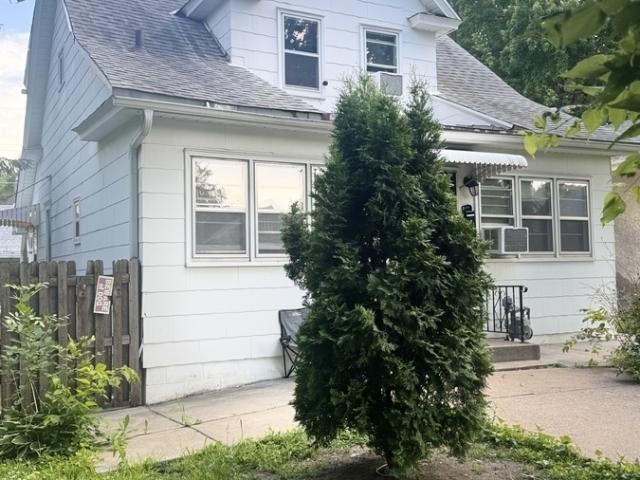 1 BR, 1 BA Apartment 766 W Minnehaha Ave, Saint Paul, MN 55104