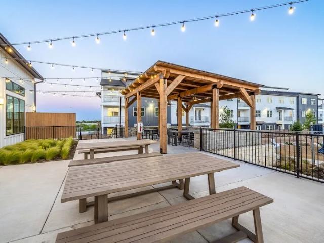 1 BR, 1 BA Apartment 7733 Burleson Rd, Austin, TX 78744