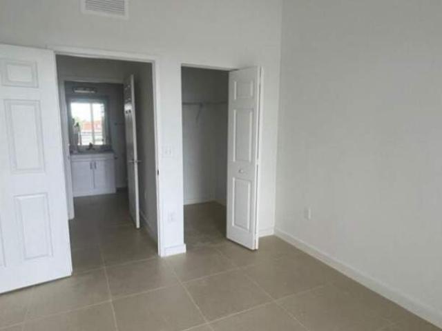 1 BR, 1 BA Apartment 7755 W 4th Ave, Hialeah, FL 33014