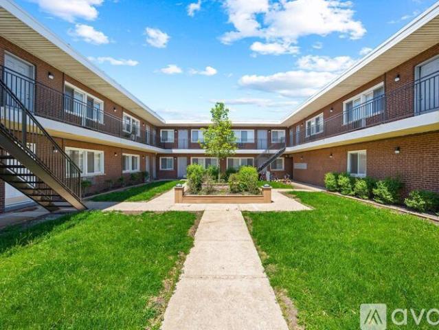 1 BR, 1 BA Apartment 7834 95th St, Unit 1C, Hickory Hills, IL 60457