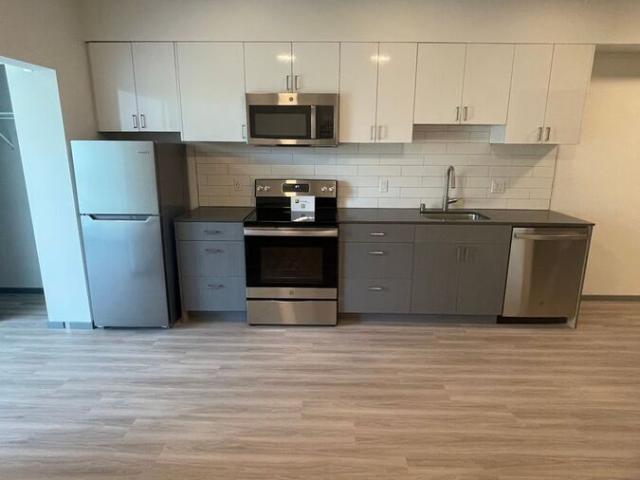 1 BR, 1 BA Apartment 7001 Roosevelt Way NE, Seattle, WA 98115