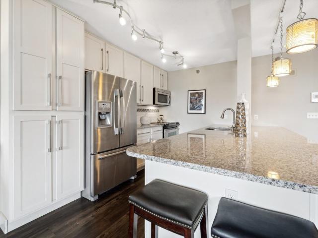 1 BR, 1 BA Apartment 700 Douglas Ave Unit 208, Minneapolis, MN 55403