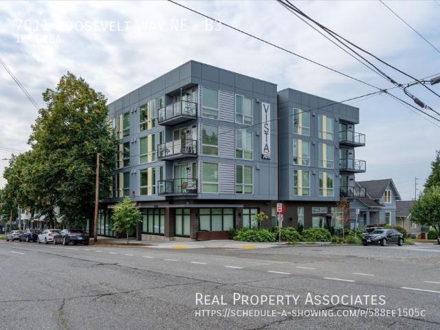 1 BR, 1 BA Apartment 7011 Roosevelt Way NE, Seattle, WA 98115