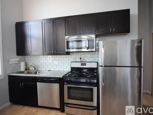1 BR, 1 BA Apartment 7044 N Clark St, Unit 2A, Chicago, IL 60626