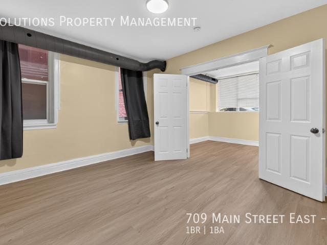 1 BR, 1 BA Apartment 709 Main Street East, Hamilton, ON L8E 3L1