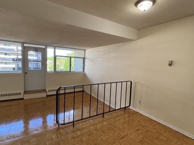 1 BR, 1 BA Apartment 70 MCEWEN Ave, Ottawa, ON K2B 5M3