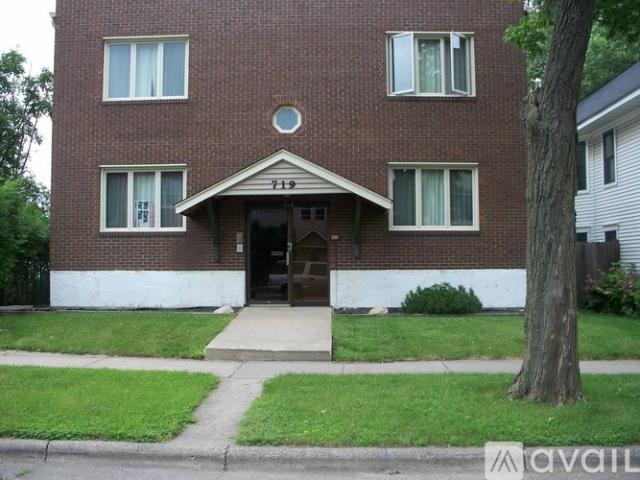 1 BR, 1 BA Apartment 719 Hague Avenue, Unit X, Saint Paul, MN 55104