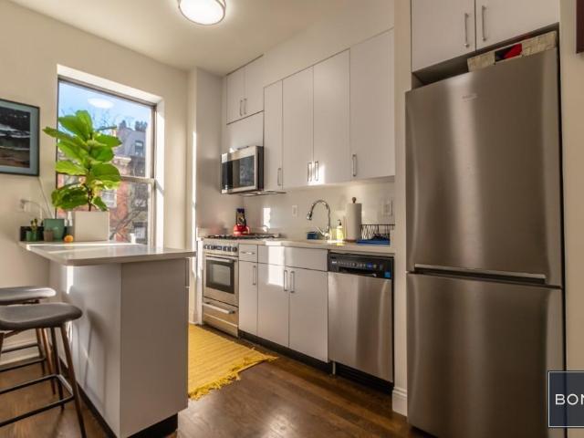 1 BR, 1 BA Apartment 71 W 12th St, New York, NY 10011