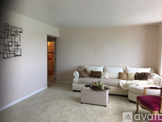 1 BR, 1 BA Apartment 7337 South South Shore Drive, Unit 1221, Chicago, IL 60649