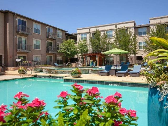 1 BR, 1 BA Apartment 7373 Valley View Lane Unit 04 1042, Dallas, TX 75240