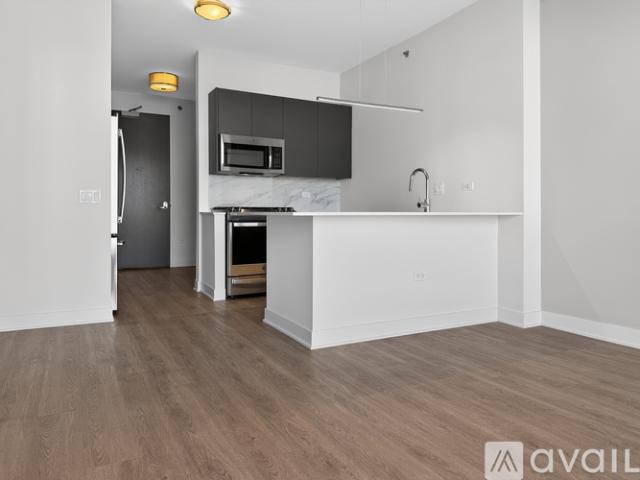 1 BR, 1 BA Apartment 738 N Aberdeen St, Unit 511, Chicago, IL 60642
