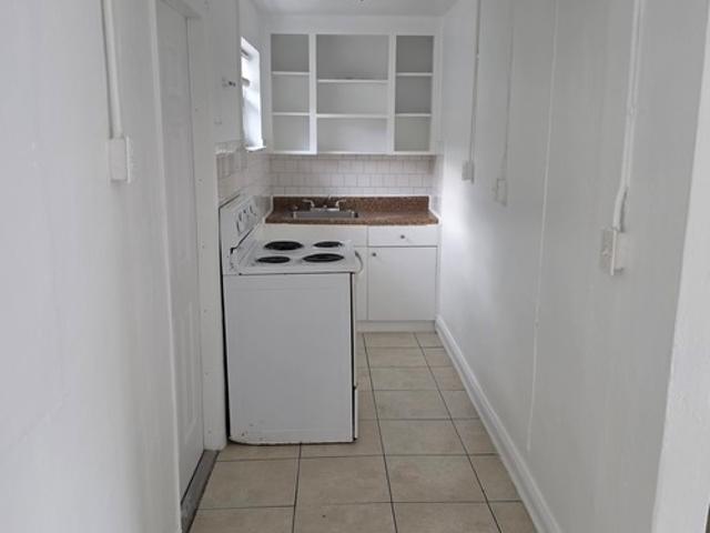 1 BR, 1 BA Apartment 840 NW 10th St, Unit 8, Hallandale Beach, FL 33009