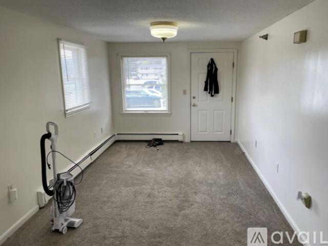 1 BR, 1 BA Apartment 844 State St, Unit 39, Bangor, ME 04401