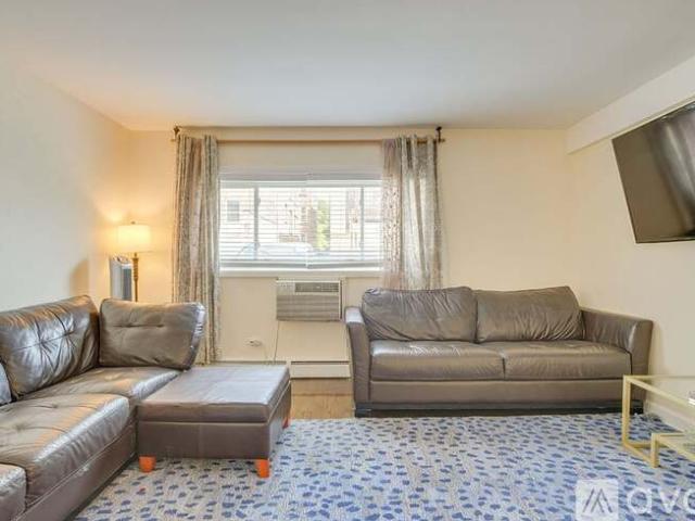 1 BR, 1 BA Apartment 8845 Lamon Avenue, Skokie, IL 60077