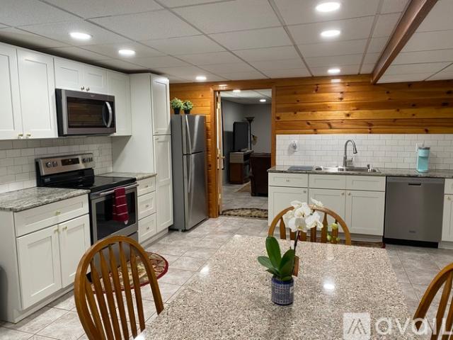 1 BR, 1 BA Apartment 8989 42nd St N FURNISHED 1 BR Guest Suite, Lake Elmo, MN 55042