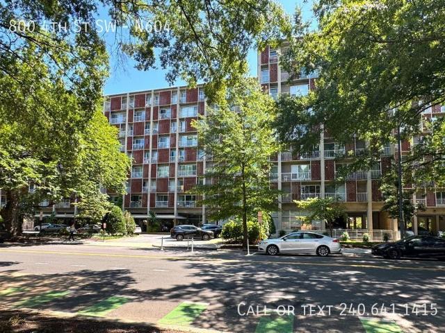 1 BR, 1 BA Apartment 800 4th St SW, Washington, DC 20024