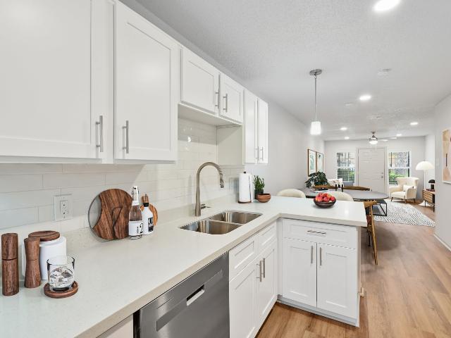 1 BR, 1 BA Apartment 800 Heights Blvd. #25 Unit 6, Houston, TX 77007