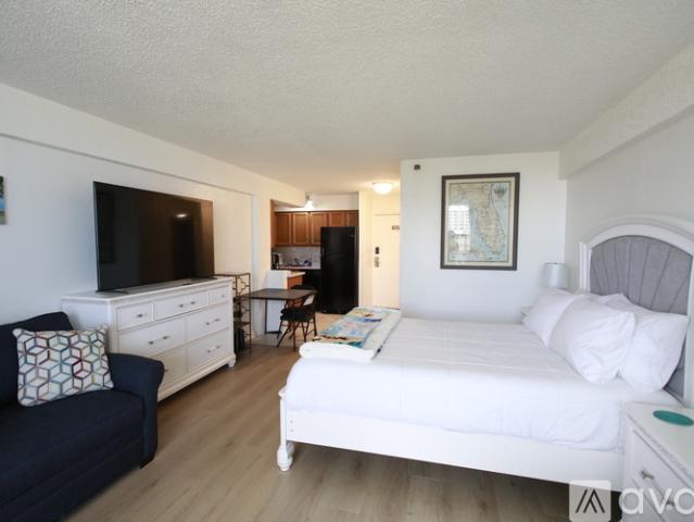 1 BR, 1 BA Apartment 800 N Atlantic Ave, Unit 14, Daytona Beach, FL 32118