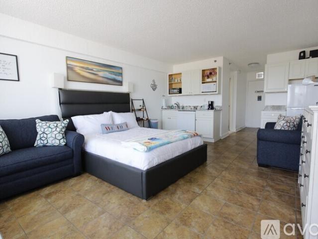 1 BR, 1 BA Apartment 800 N Atlantic Ave, Unit 11, Daytona Beach, FL 32118