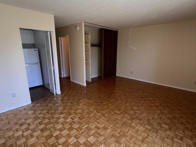 1 BR, 1 BA Apartment 800 Riddell Ave N, Ottawa, ON K2A 2V9